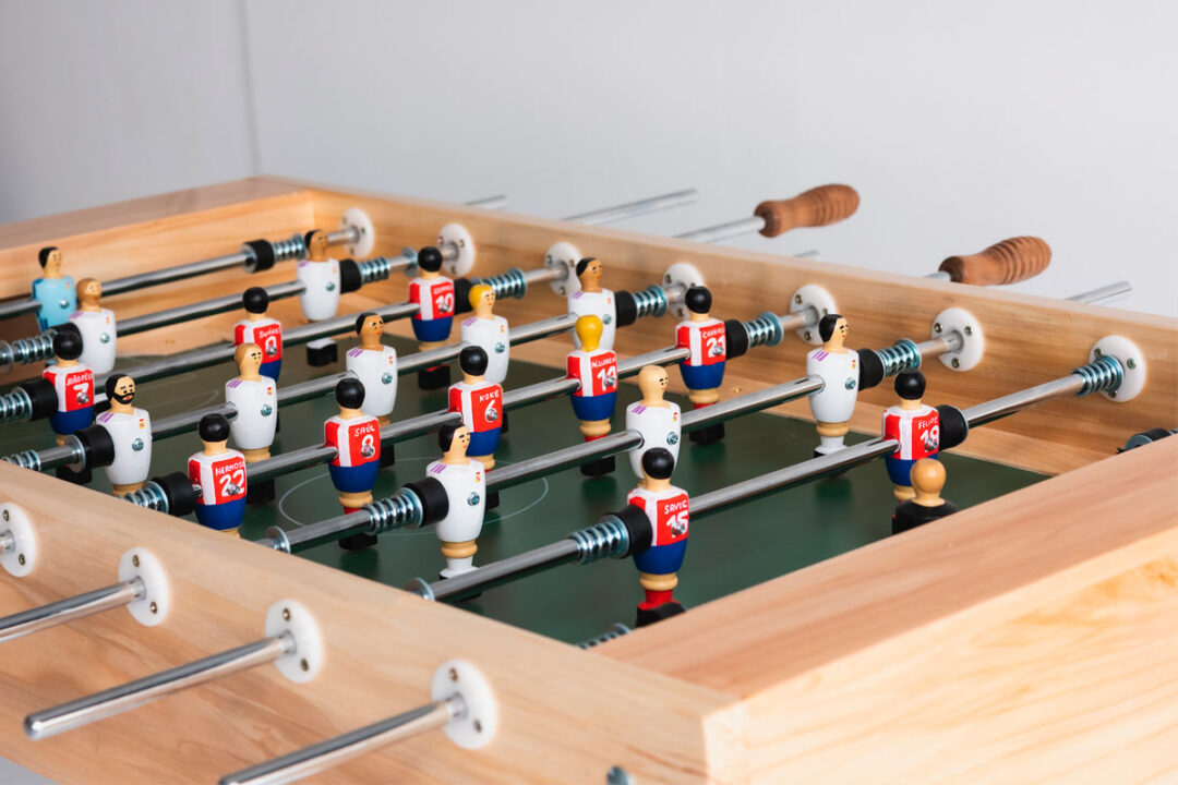 Futbolín madera personalizado. Futbolín clásico